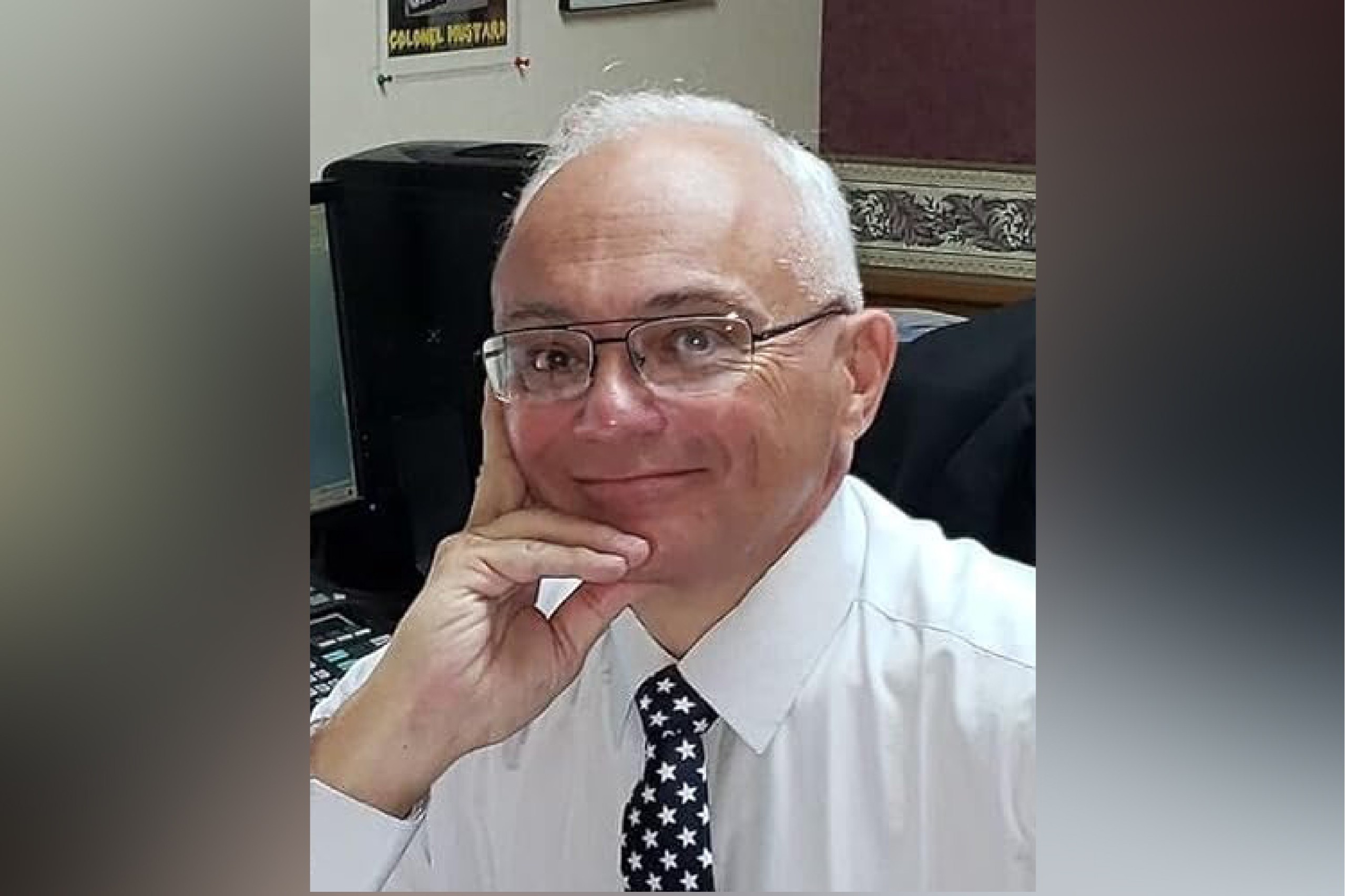 Did one actor play two different roles in every episode of a 1960s ...