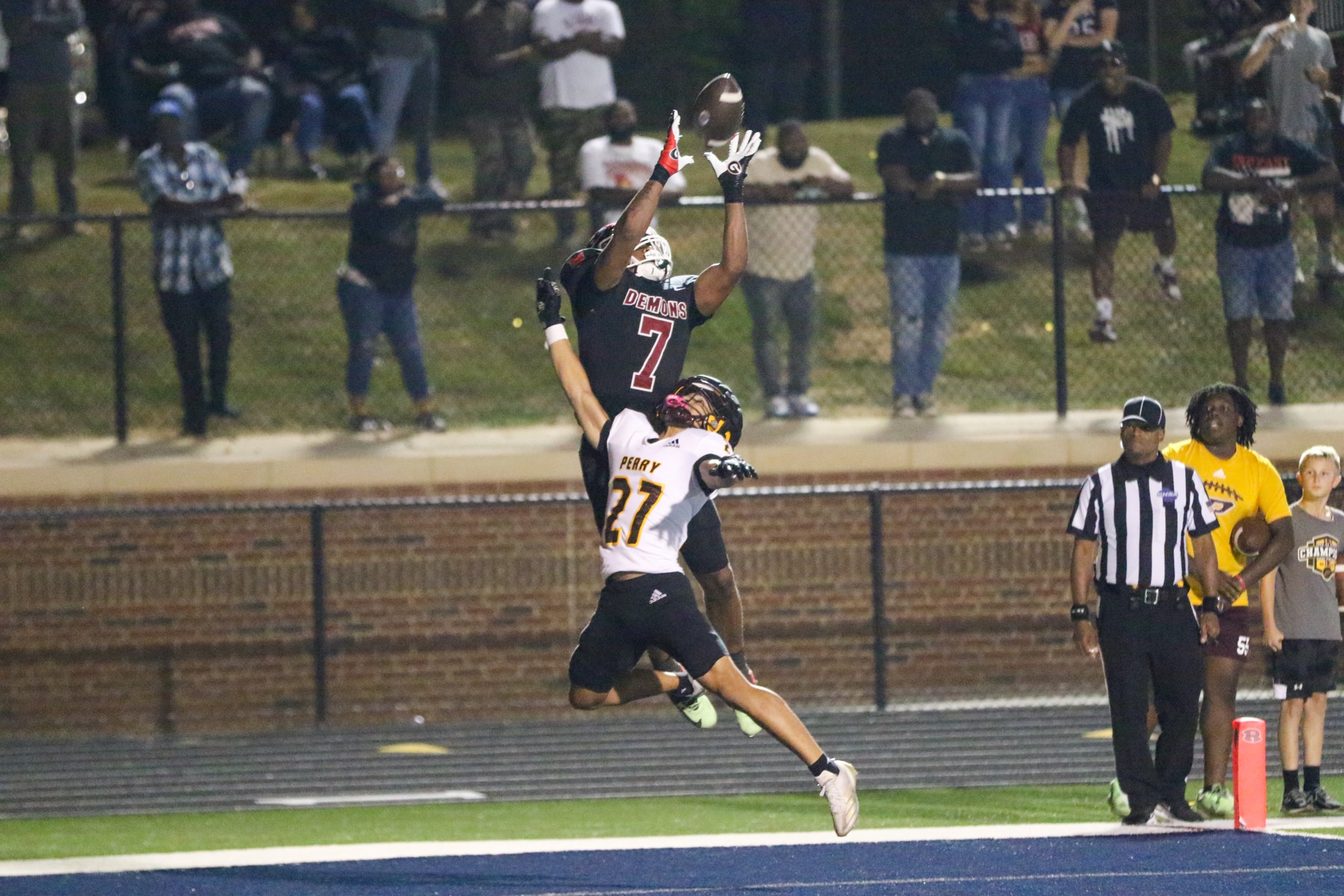 FOOTBALL PREVIEWS: Regular season finale to decide playoff seeding for ...