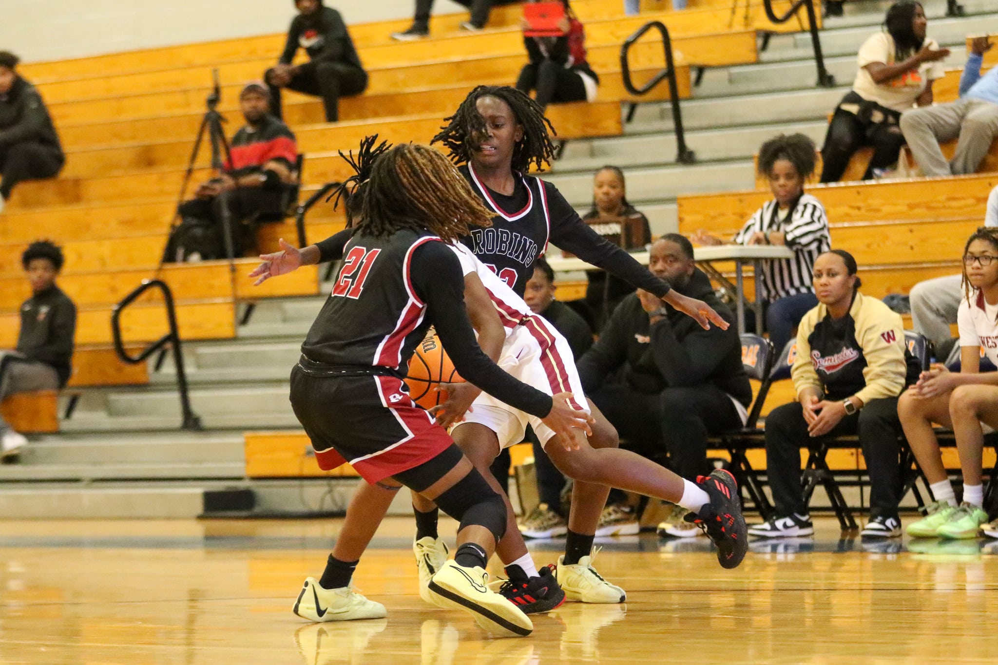 Warner Robins girls basketball puts on a defensive clinic against ...