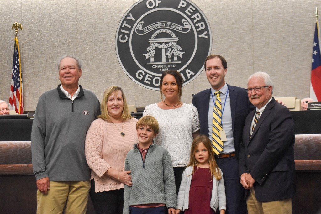 Perry City Council appoints new city manager, recognizes local veterans ...